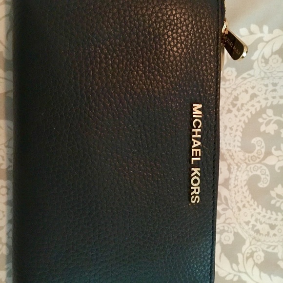 Michael Kors | Bags | Michael Kors Wristlet Wallet | Poshmark